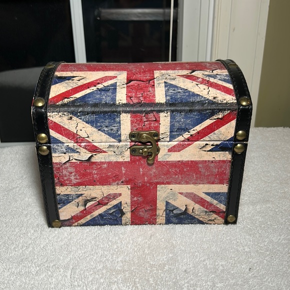 Accents | Nwot Union Jack Design Box W Metal Hinge Closure | Poshmark